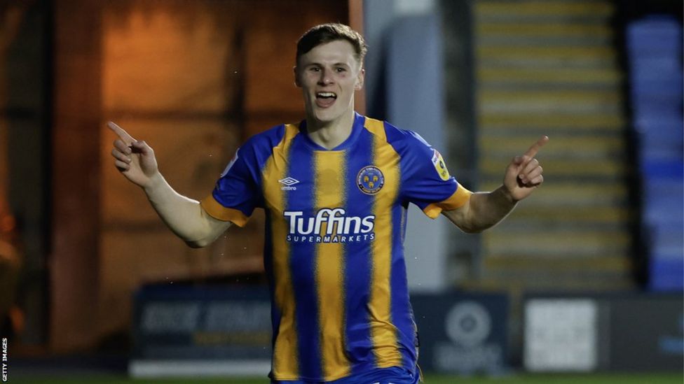 Rob Street: Former Crystal Palace striker joins Cheltenham Town - BBC Sport