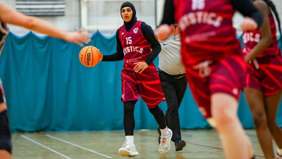 Rehana Khalil: The GB basketball player who wears a hijab - BBC Sport