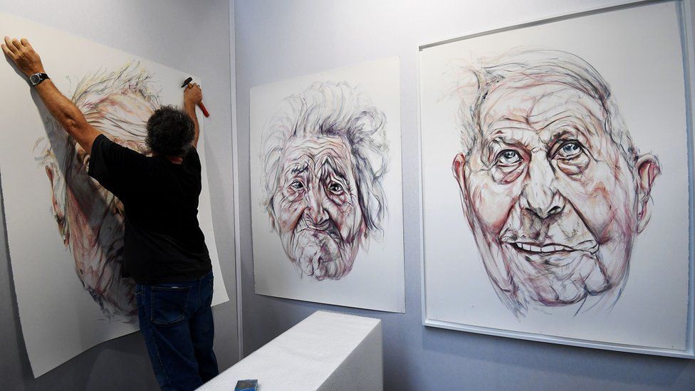 Entertainment Week in Pictures: 20-26 November - BBC News