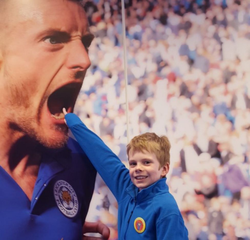 Leicester City 'roll out red carpet' for grieving boy aged nine - BBC Sport