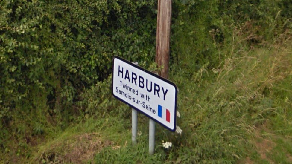 Harbury village signs 'defaced on Brexit night' - BBC News
