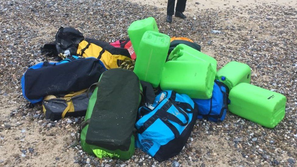 London Gateway: £40m cocaine stash found in banana boxes - BBC News