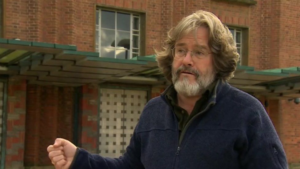 Royal Shakespeare Company: 158 jobs 'at risk' - BBC News