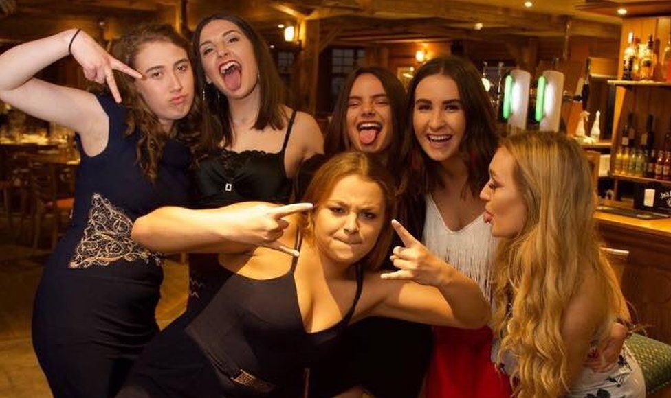 Sut i oroesi’r flwyddyn gyntaf yn y brifysgol - BBC Cymru Fyw