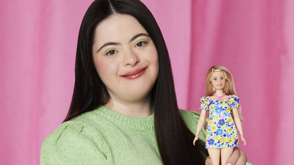 Northamptonshire mum paints stretch marks on Barbie for daughter - BBC News