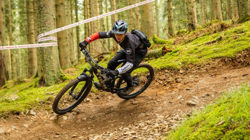 In pictures: TweedLove cycling festival - BBC News