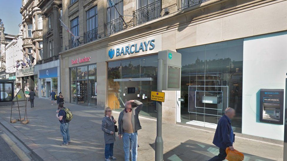 Police investigate after unexplained death in Edinburgh bank - BBC News