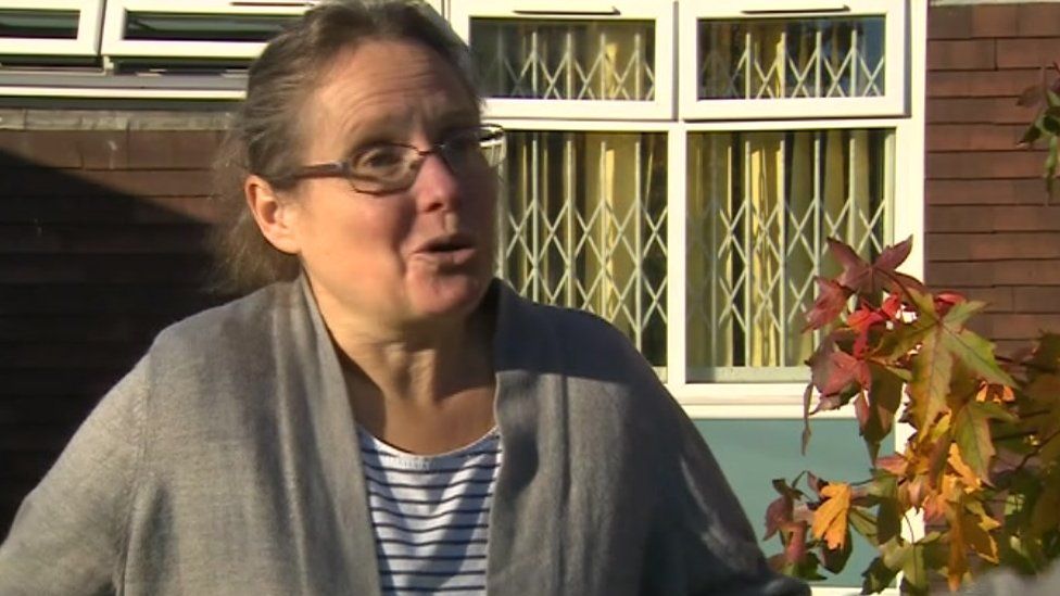 Community minibus stolen from outside Walsall school - BBC News