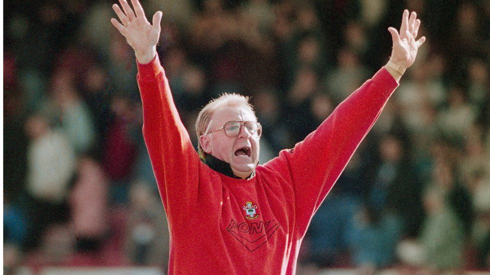 Southampton football pundit Dave Merrington retires - BBC News