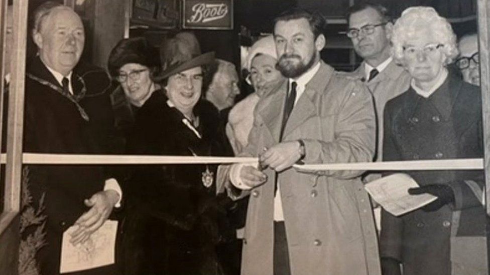 Longest serving councillor marks 57 years in job - BBC News