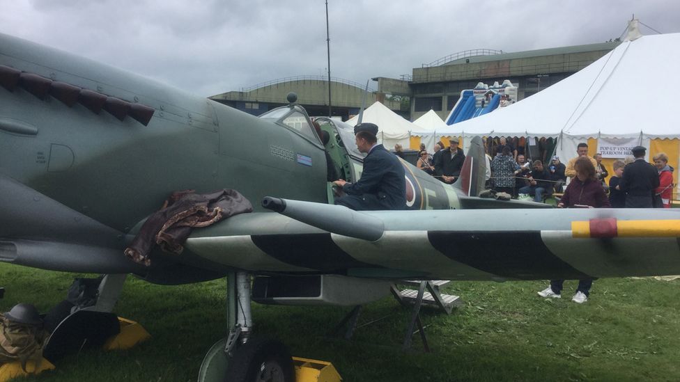 RAF Cosford Air Show welcomes thousands to Shropshire display - BBC News