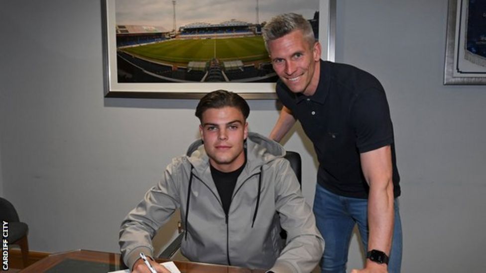 Ollie Tanner: Cardiff City sign Lewes winger - BBC Sport