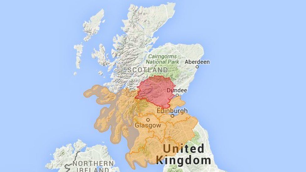 Flood alerts continue after heavy rain in parts of Scotland - BBC News
