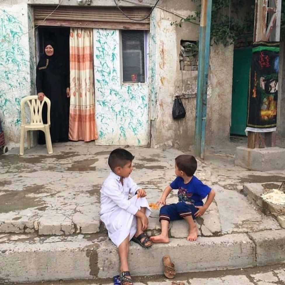 In pictures: Iraqi photos celebrate daily life away from war - BBC News