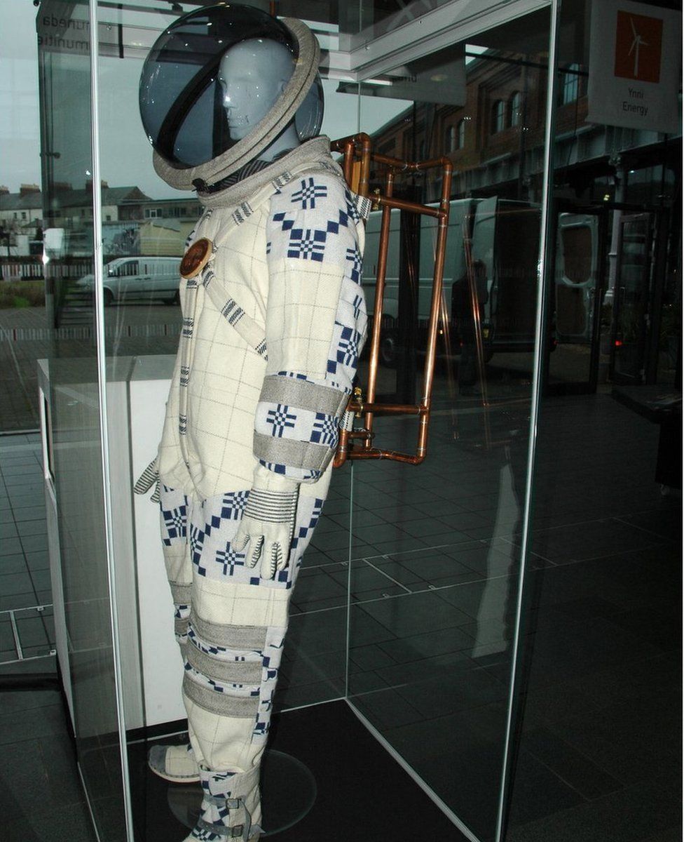 Cysylltiadau Cymry â'r Gofod - BBC Cymru Fyw