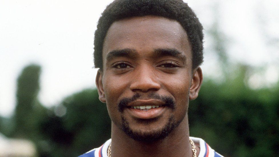 Football legend Laurie Cunningham honoured with blue plaque - BBC News