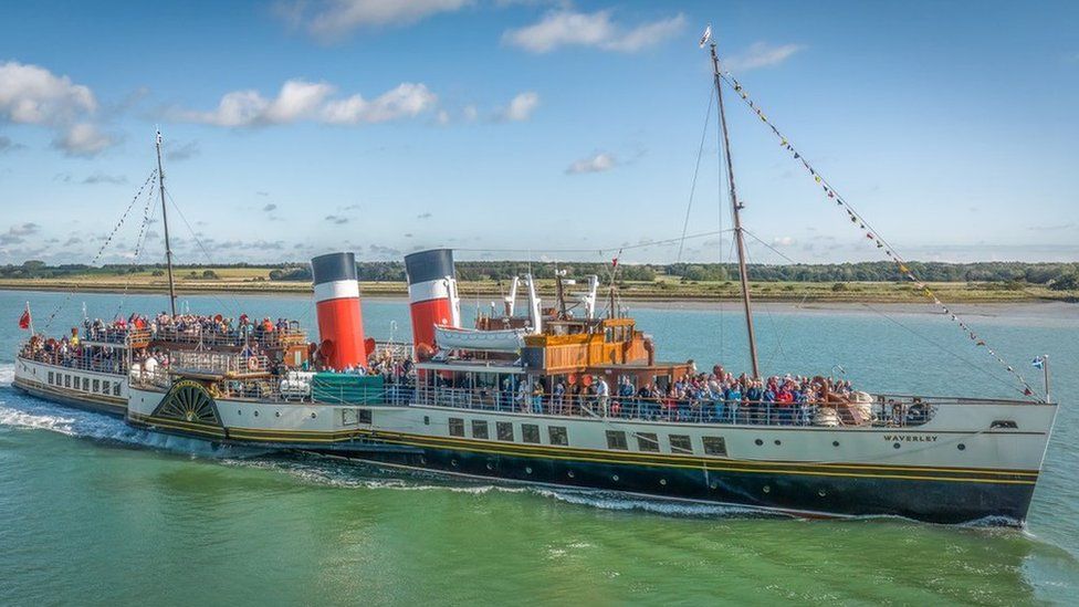 PS Waverley: Last seagoing paddle steamer visits Suffolk - BBC News