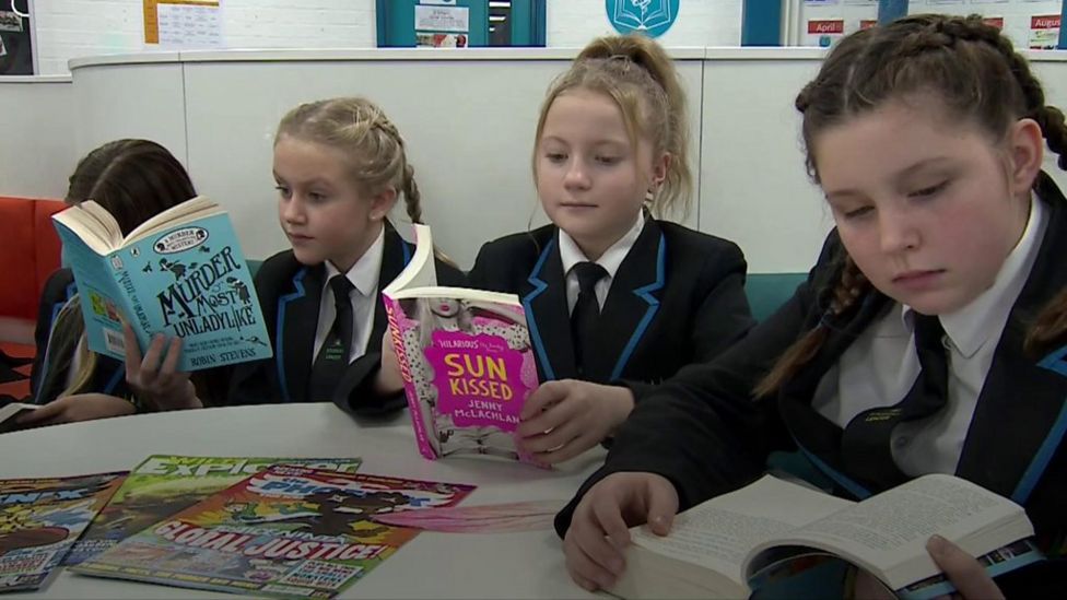 Covid: School readers needed 'more than ever' to aid literacy - BBC News