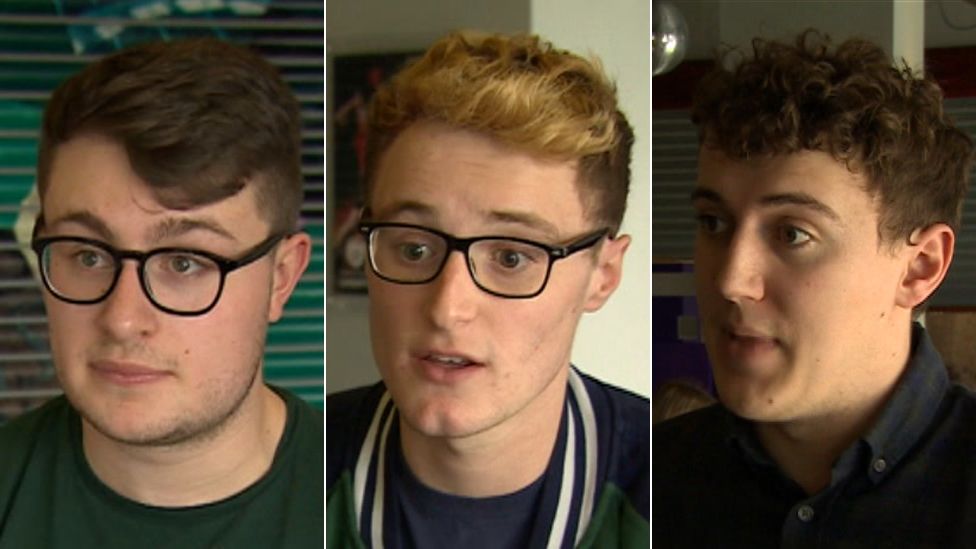Welsh language standards in universities 'challenging' - BBC News