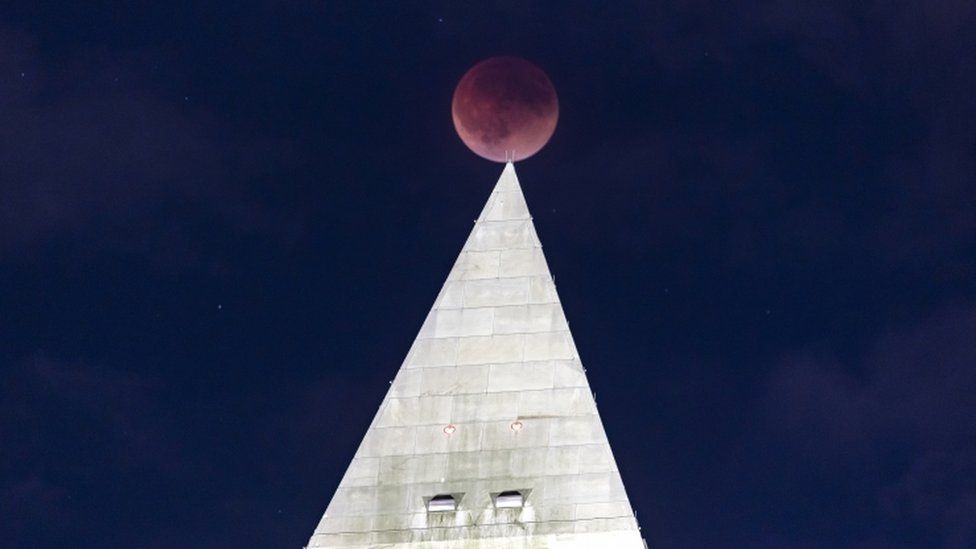 Super blood moon: Pictures from around the world - BBC Newsround