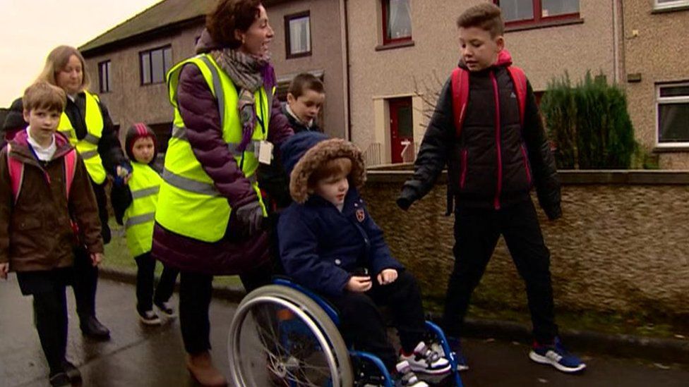 School walking bus tackles lateness and absenteeism - BBC News