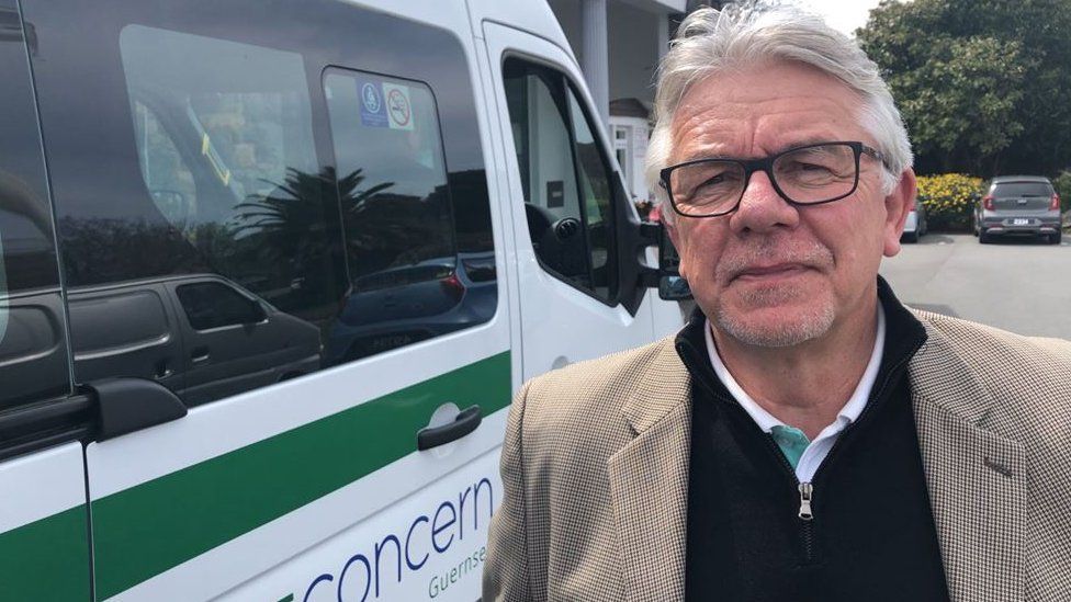 Proposal to increase pensions and benefits in Guernsey defeated - BBC News