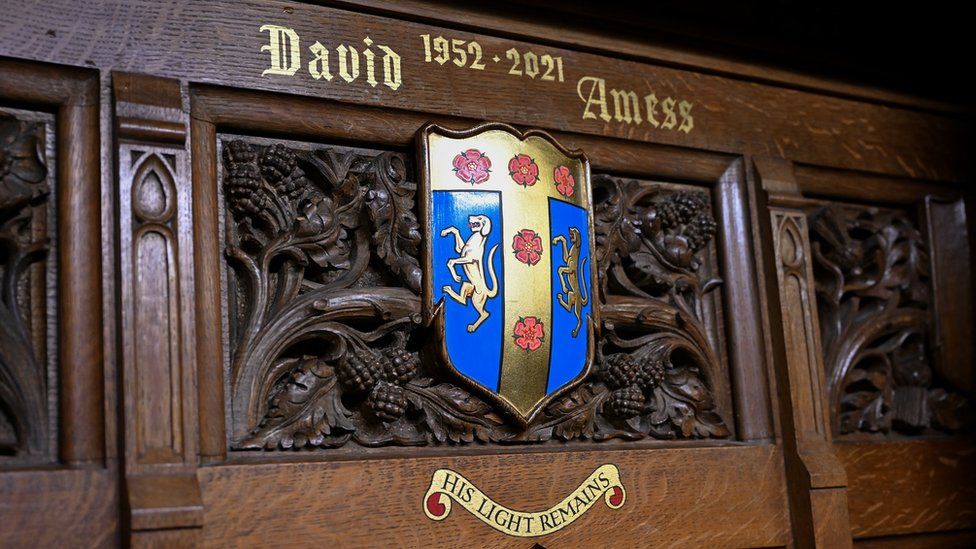 Sir David Amess memorial plaque unveiled in House of Commons - BBC News