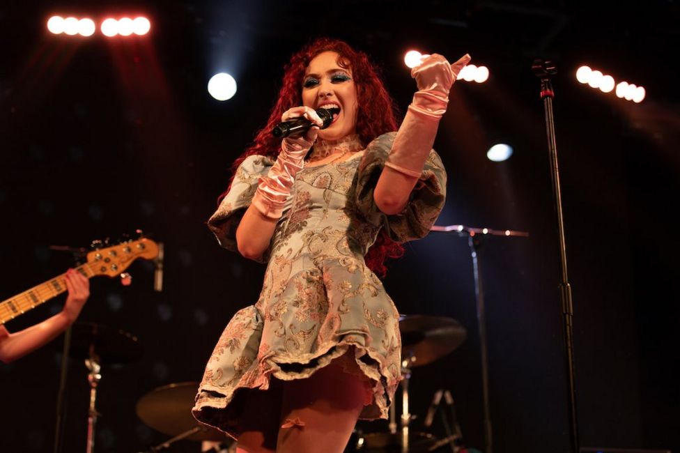 Chappell Roan is the freaky, fun pop star you need to know - BBC News