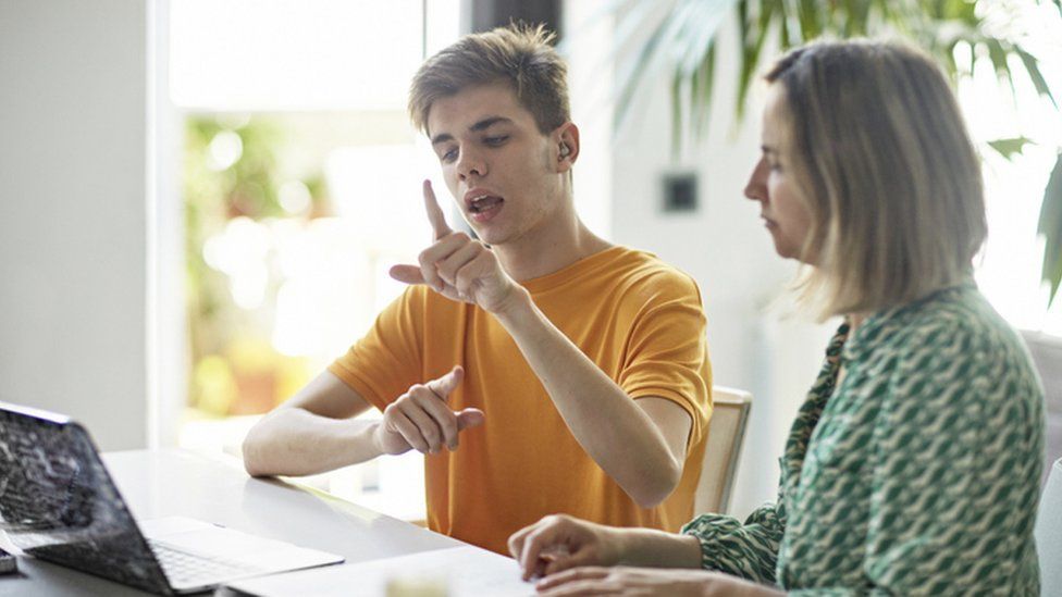 BSL: Pupils in England offered GCSE in British Sign Language - BBC ...