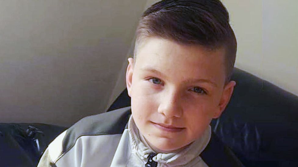 Teenager guilty of murdering boy at Glasgow railway station - BBC News