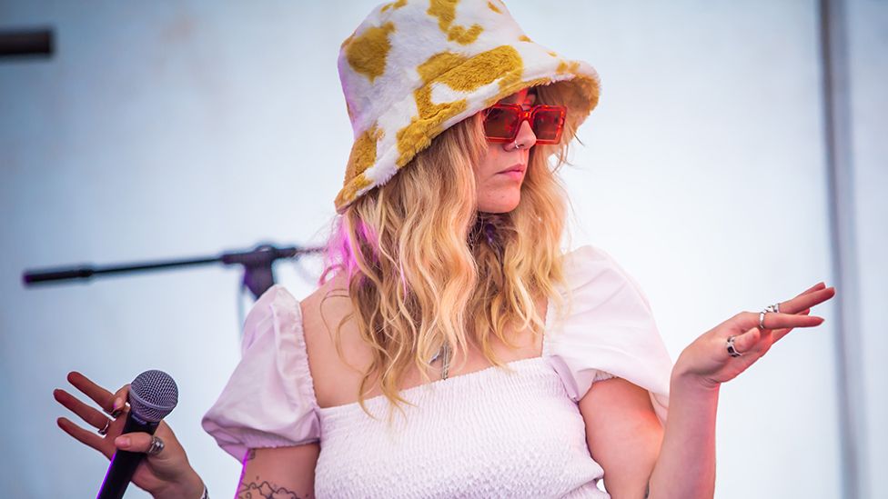 Oriel: Gŵyl Triban, Eisteddfod Sir Ddinbych - BBC Cymru Fyw