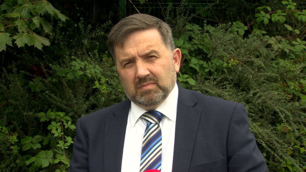 Covid-19: Swann sets target of 90% of NI jabbed for Covid-19 - BBC News