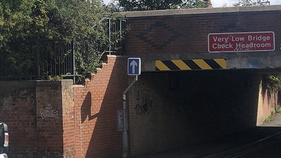 Signs to be repaired on accident bridge in Grimsby - BBC News