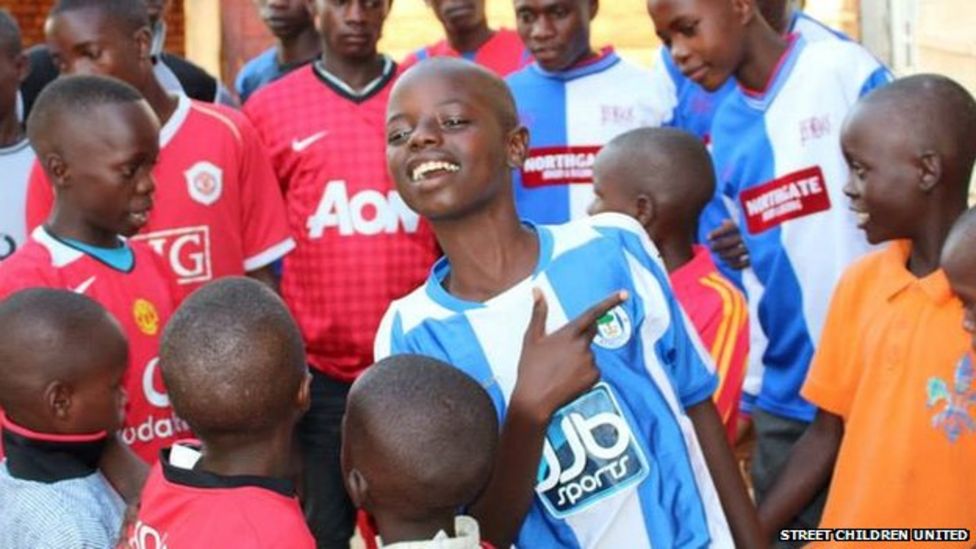 Football fans give shirts to homeless in 'amnesty' - BBC News