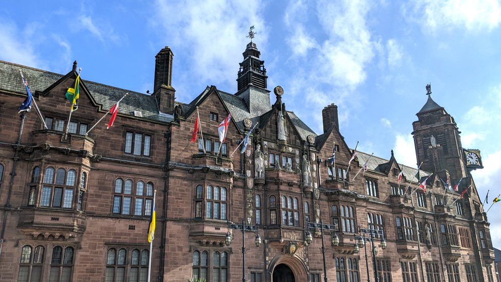 Coventry Council told to compensate mum over protection plan - BBC News