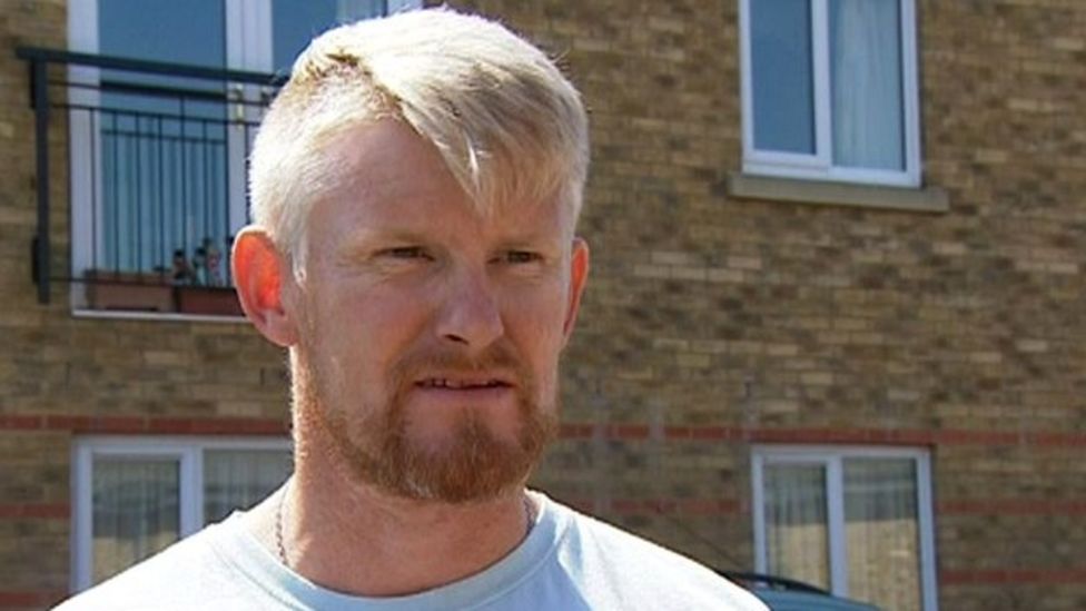 Braintree family flees lightning-hit house - BBC News