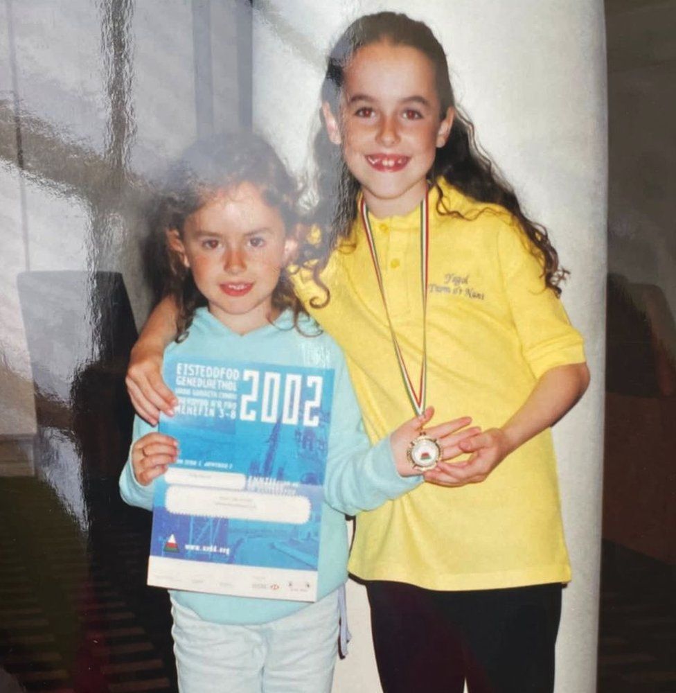 Cyn-ddisgyblion yn cofio Leah Owen - BBC Cymru Fyw