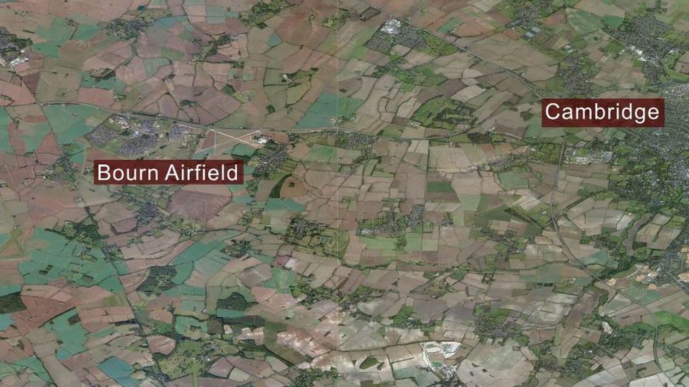 Bourn Airfield near-miss: Pilot's 'swift actions' avoided crash - BBC News