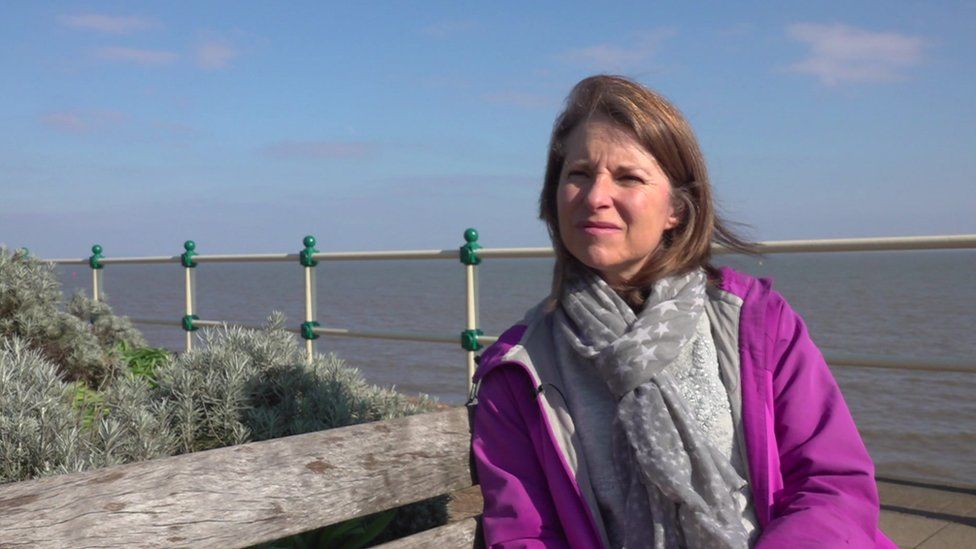 Rhybudd bod dim modd gwarchod pob tŷ rhag llifogydd - BBC Cymru Fyw