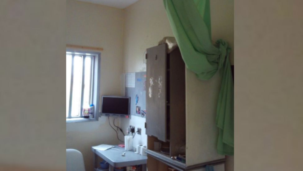 HMP Chelmsford: 'Challenging' prison praised for improvements - BBC News