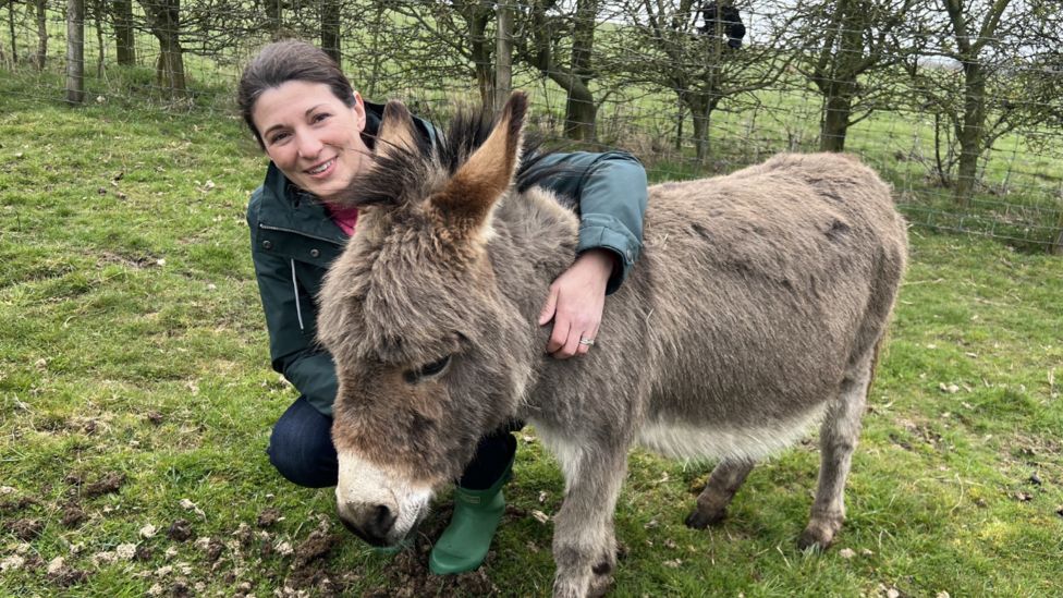 TV's Nicola Baker shows children 'the magic' of farm life - BBC News