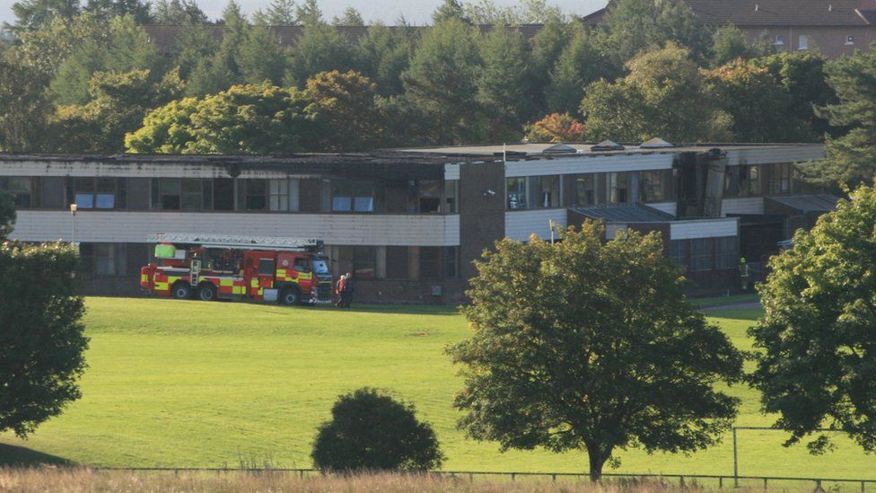 Major fire rips through Dundee secondary school - BBC News