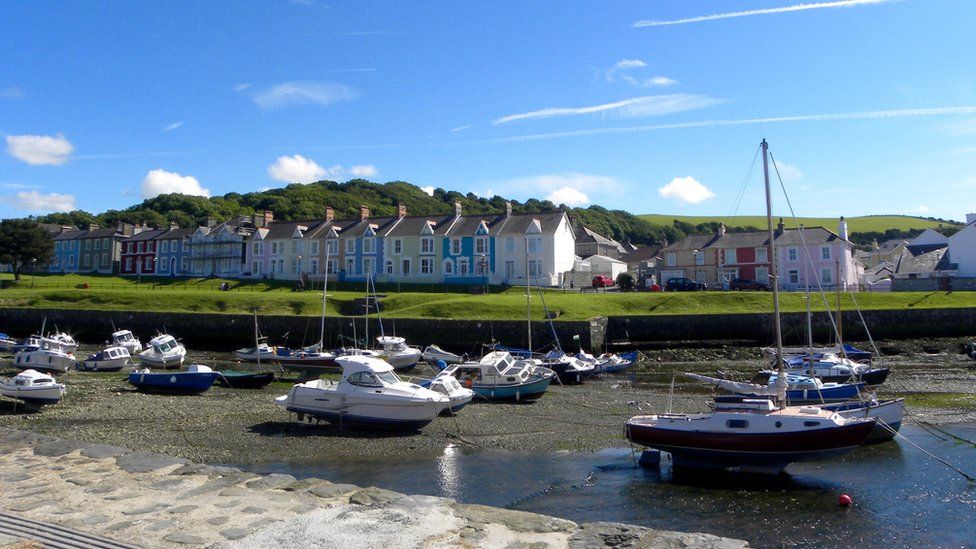 Aberaeron named winner of Wales' 'best place' competition - BBC News