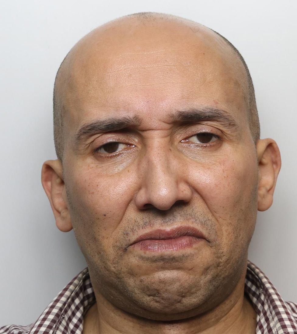 Man jailed for holding doctor hostage in prescription row - BBC News