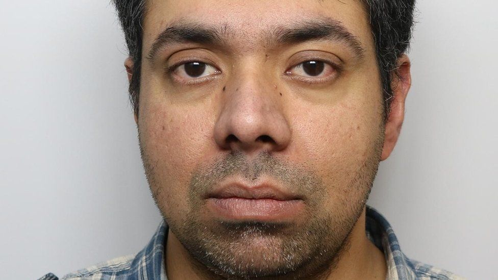 Umar Hafeez jailed for downloading terrorism guides - BBC News