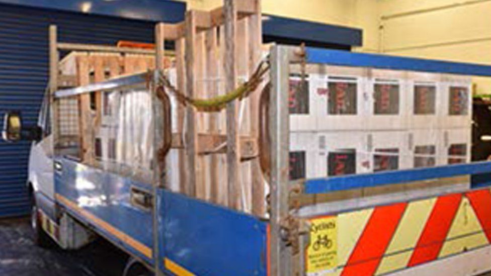 Gang smuggled cannabis in breadcrumb tins - BBC News