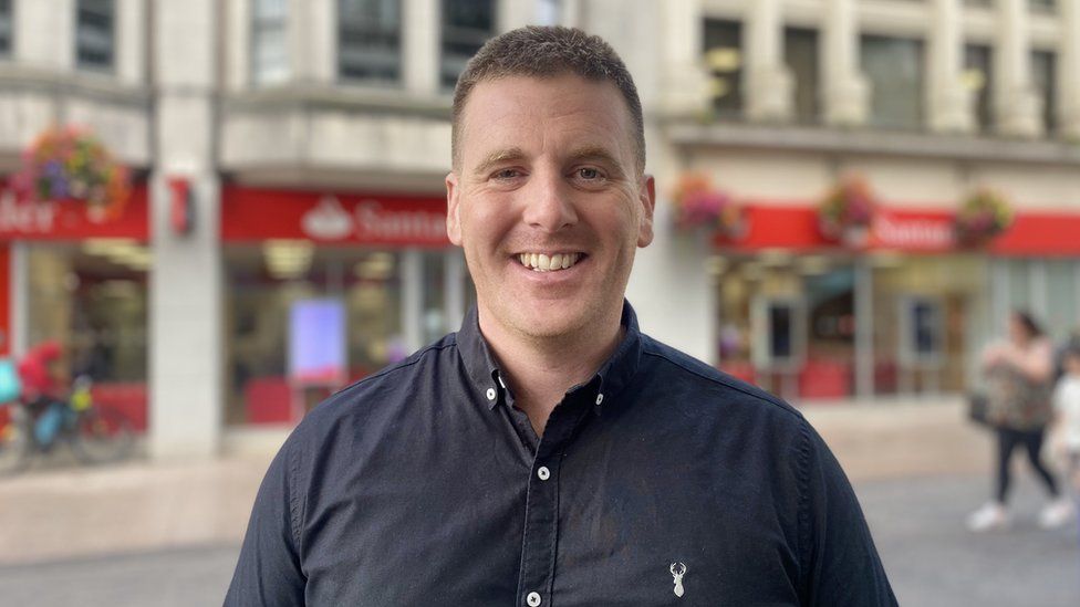 Stryd fawr: Cynnydd yn nifer y siopau gwag yng Nghymru - BBC Cymru Fyw