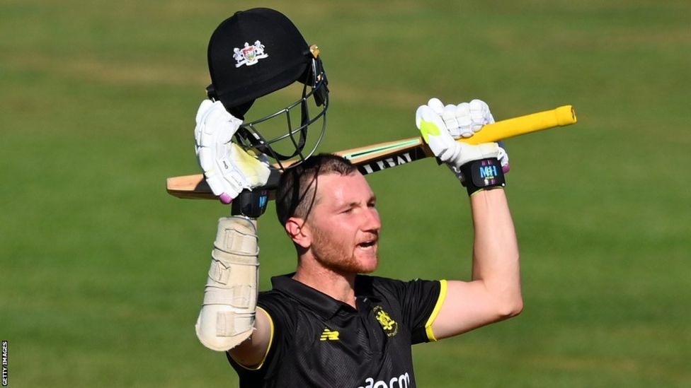 One-Day Cup: Warwickshire's Ed Barnard stars in resounding Bears win on ...