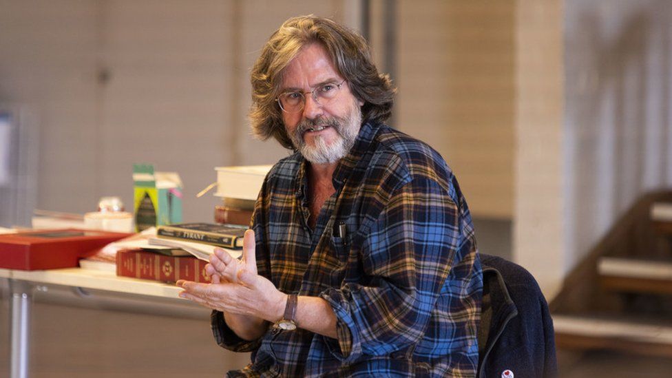 RSC artistic director Gregory Doran to step down after a decade - BBC News
