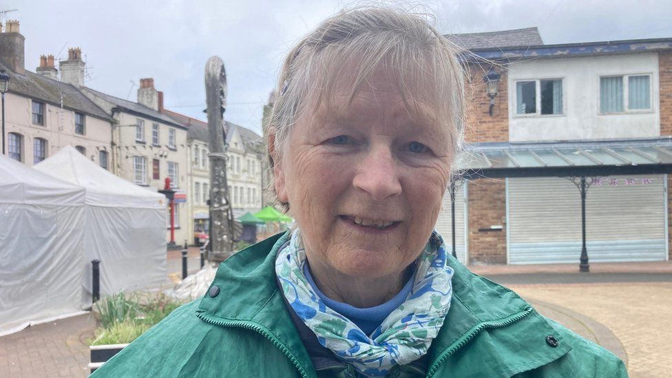 Sadwrn y coroni: Beth sy'n digwydd heddiw? - BBC Cymru Fyw